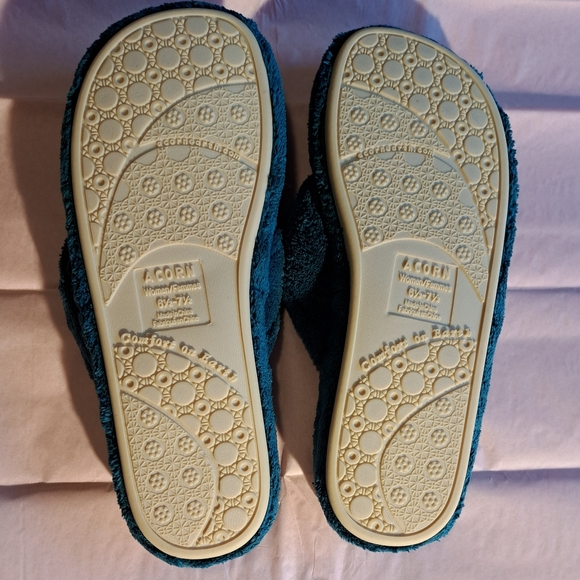 Acorn | Shoes | New Acorn Spa Thong Slippers Size M 6 2 7 12 | Poshmark